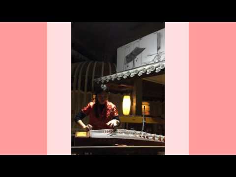 古筝gǔ zhēng--A kind of Chinese traditional musical instrument