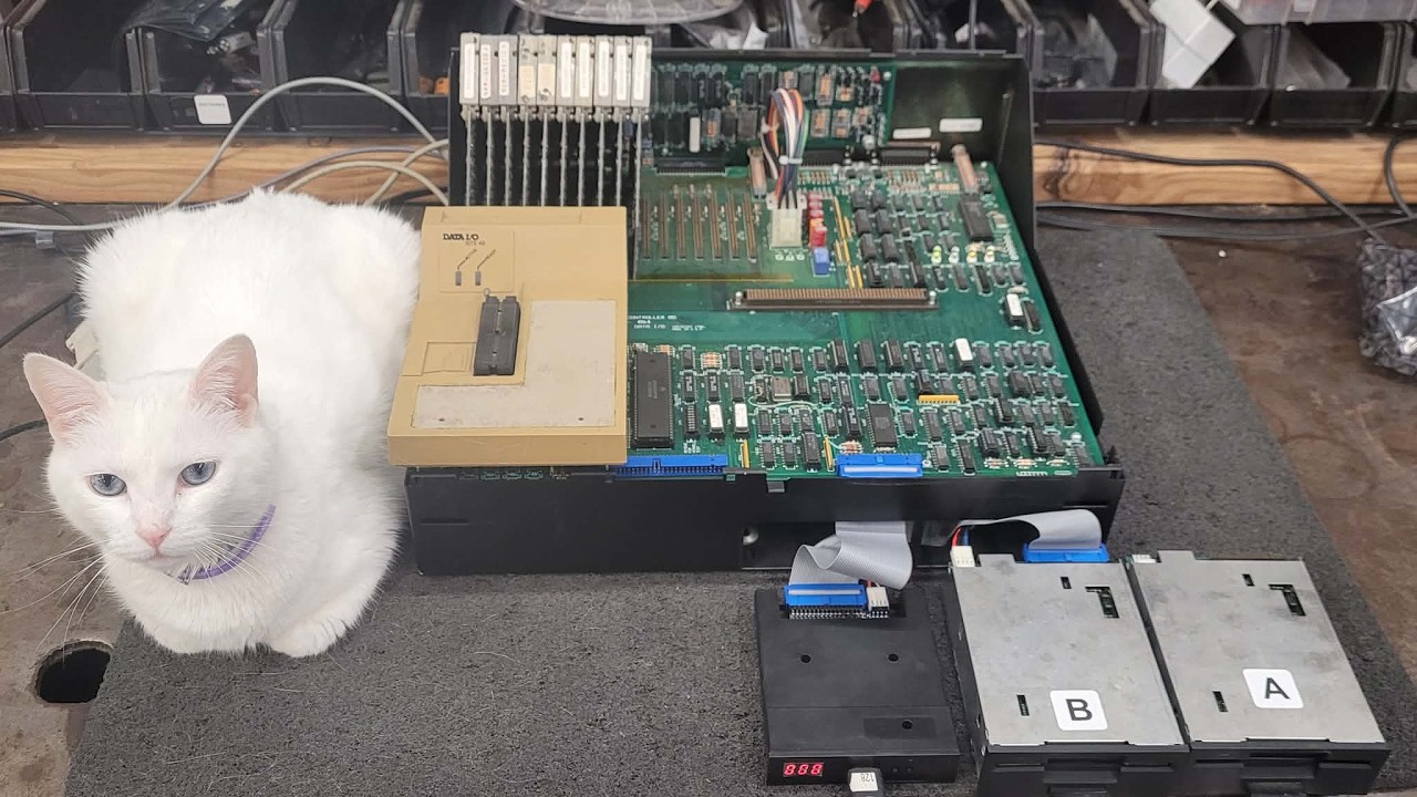 Booting Data I/O Unisite Programmer From a Flash Floppy V3.60 W\ Cottie Kitty Cat