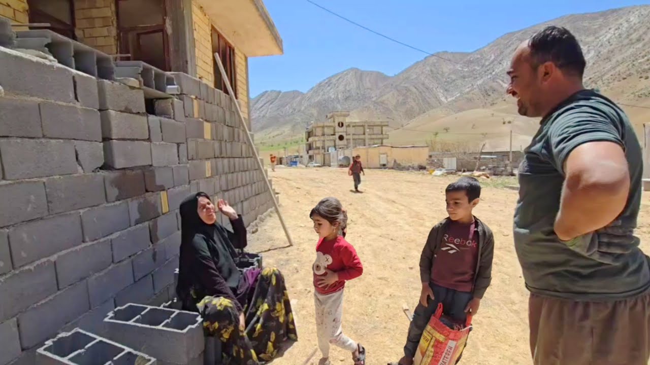 Khosrow and Sakineh, a loving couple, collaborate to build a warehouse!