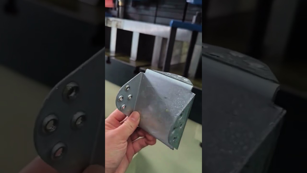 How to design a mold for tapping 16 threads one time?
