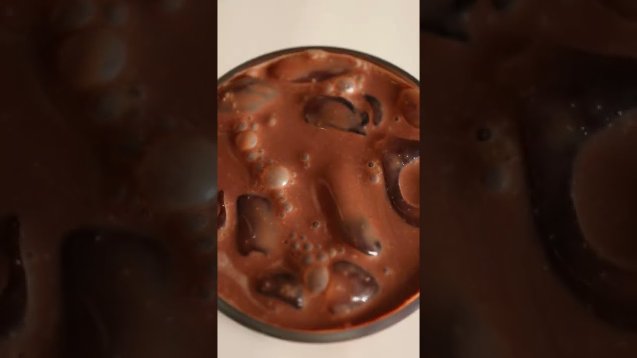 Dark iced chocolate 🍫 - Knoops - Expertly Crafted Chocolate Drinks