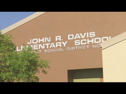 Community honors history of schools closing in Roosevelt district