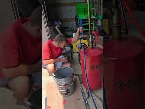 How To Drain A Portable Oil Drain Tank 🤔#shorts #oilchange #oiltank