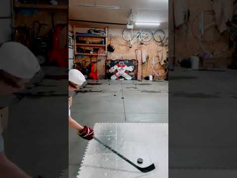 How Connor Bedard scores so many goals๐ฑ