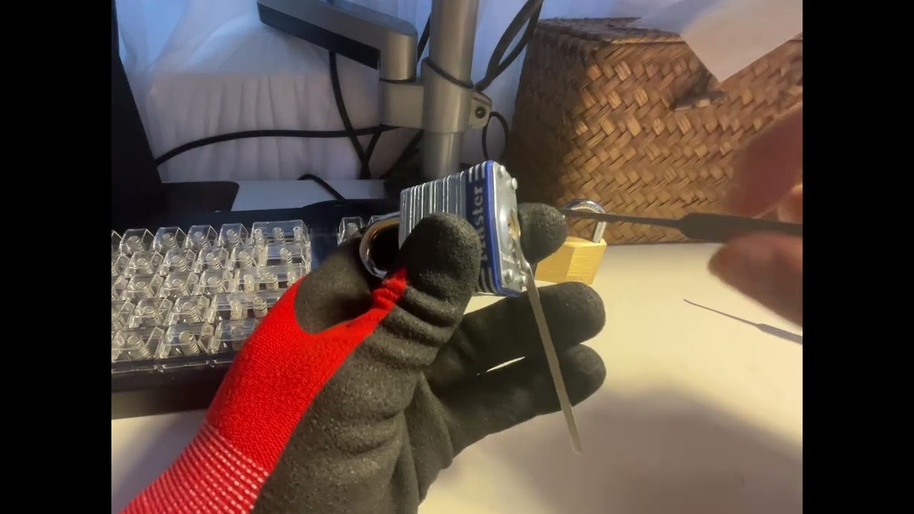Masterlock 3D Laminated lockpicked w/ rake