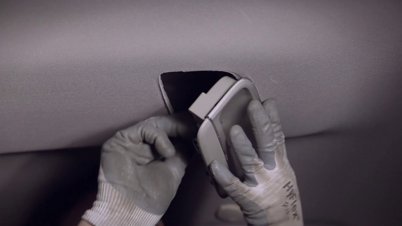 Upgrading the Interior Lights on a VF Commodore with Narva's Performance Globes