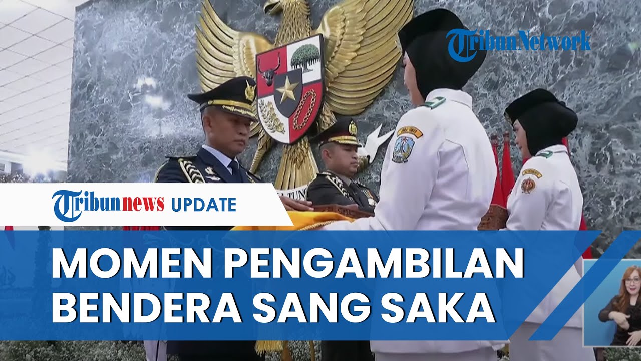 Momen Sakral Pengambilan Bendera Merah Putih oleh Purna Paskibraka ...