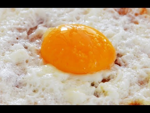 2 perfect ways for a sunny side-up eggs without ruining the egg yolk