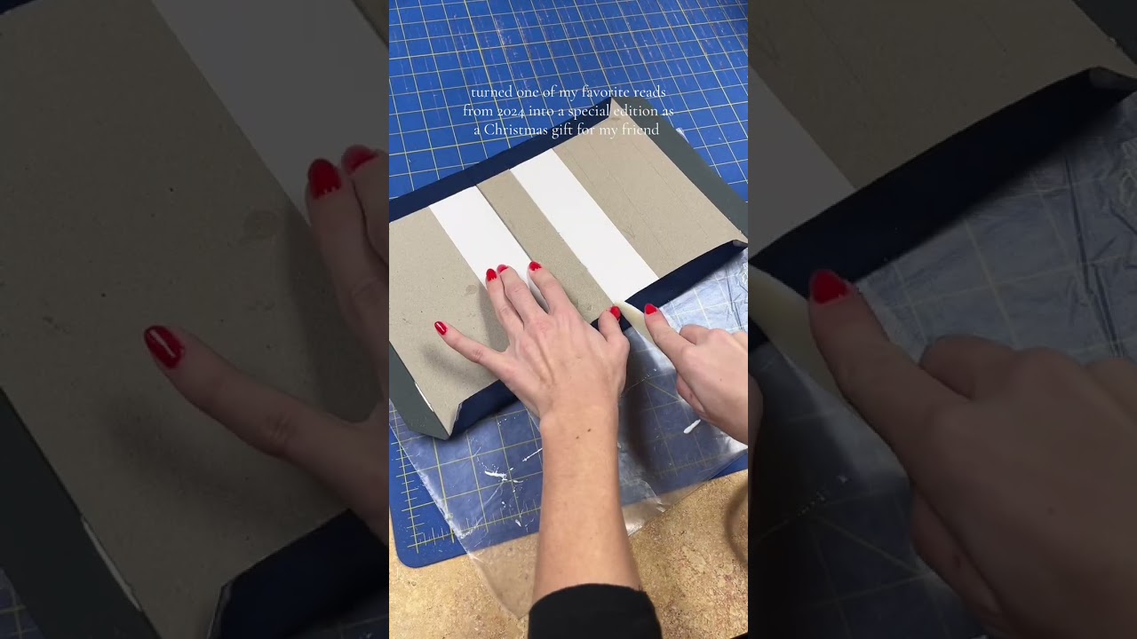 learning how to bind books is a new hobby this winter and I am quickly becoming obsessed 🌌🐻‍❄️❄️