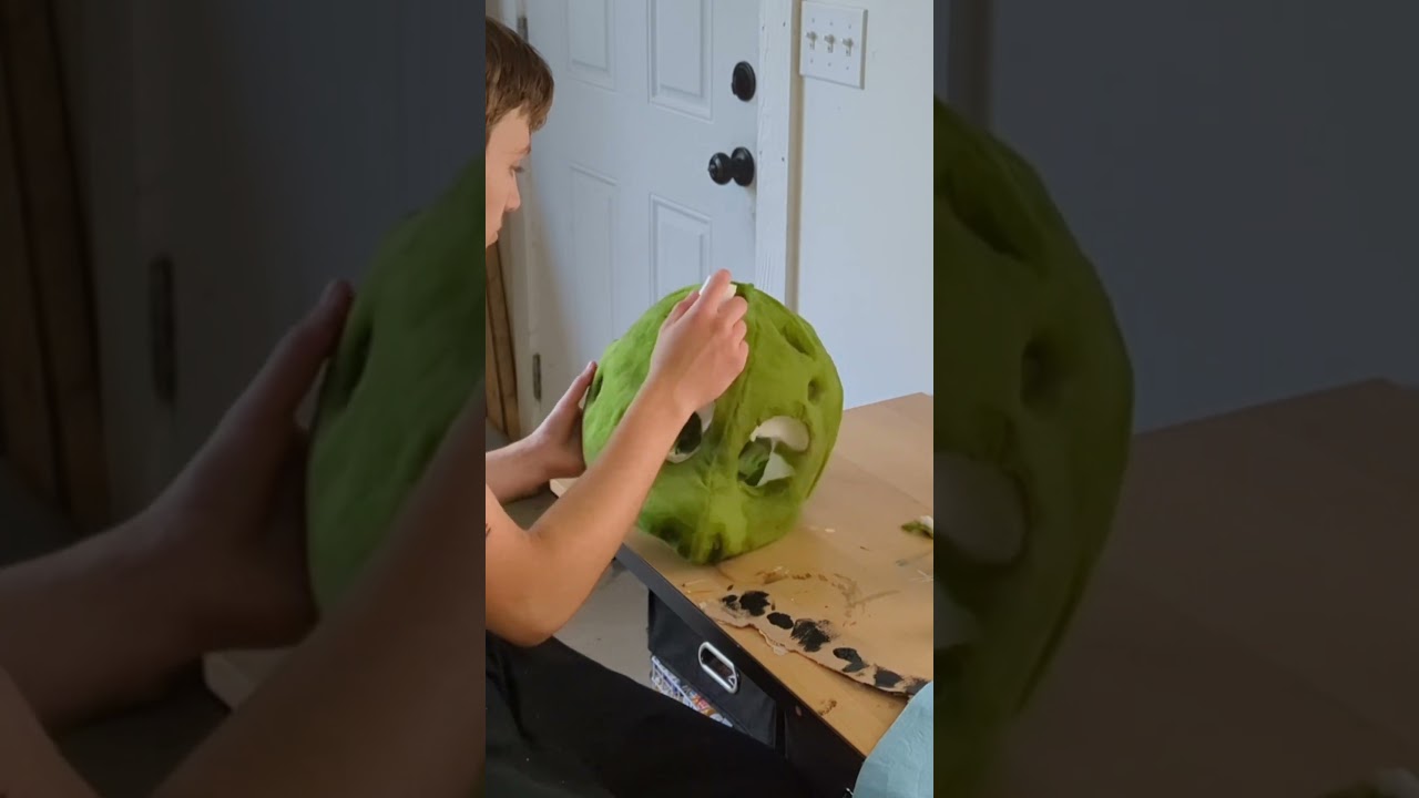 How To Make a Five Nights at Freddy's Springtrap Cosplay #cosplay #tutorial #diy #fnaf