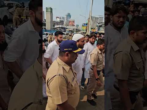 Zeeshan Siddique attends his father late Baba Siddique prayer meet🙏