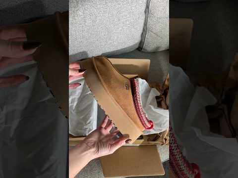 Unboxing the Ugg Tazz platform slippers. I love them! 😍 #uggs #asmr #unboxing