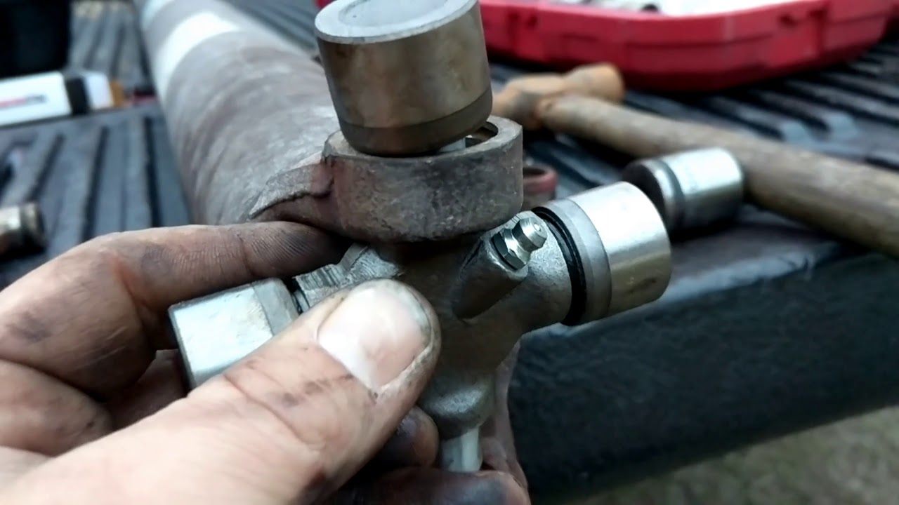 How to replace a universal joint on a truck Dodge ram 1500 hemi 2002 2003 2004 2005 2006 2007 2008