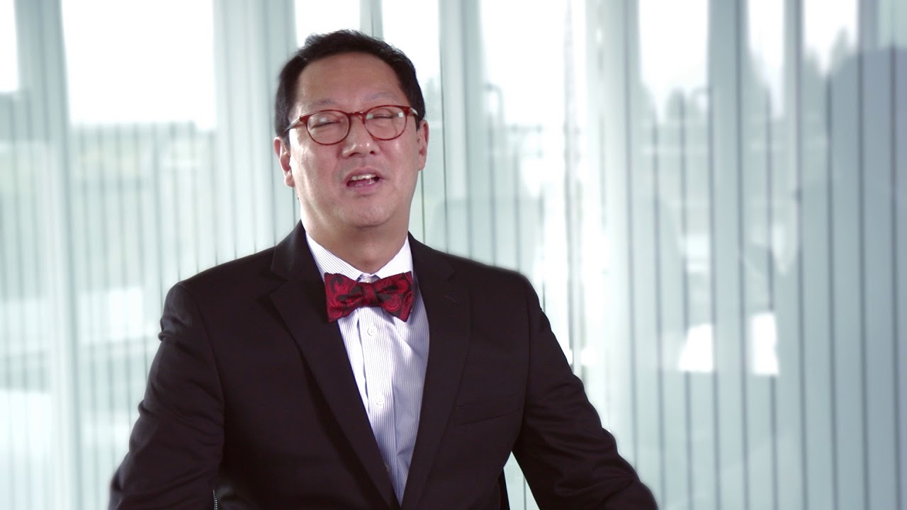 Professor Santa Ono congratulates the 2017 UBC Killam Laureates