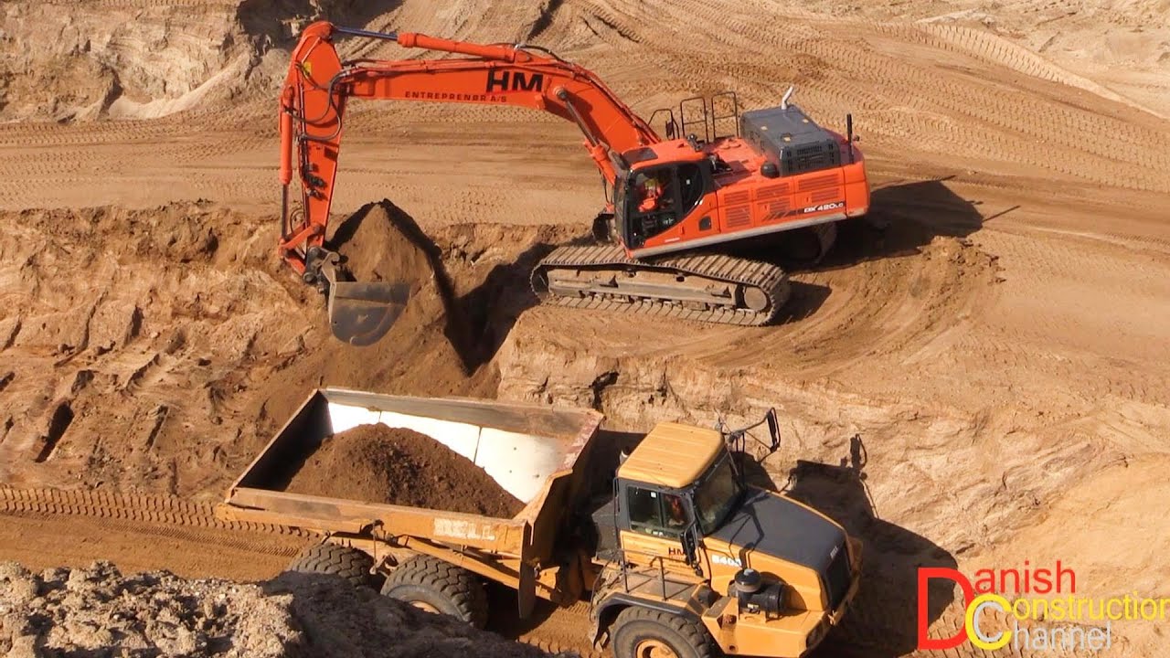 Doosan DX420LC Excavator Loading 40 Tons Bell Rock Trucks