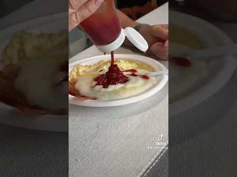 Y’all all that ketchup is unnecessary 😭😭😭 #mom #cooking