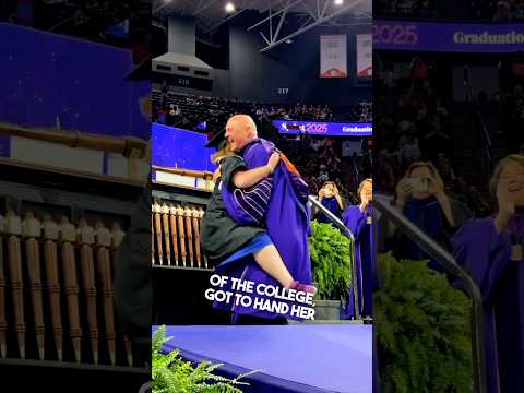 This college graduation reaction is incredible ❤️