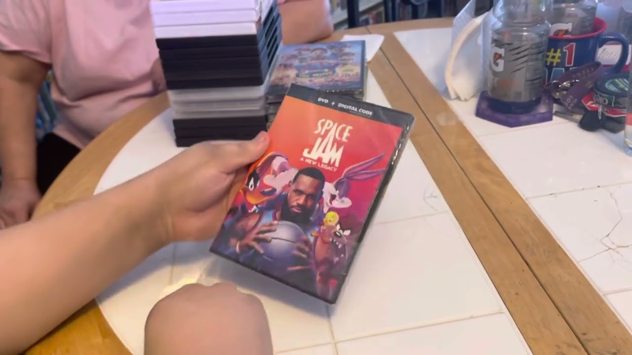 Space Jam: A New Legacy (DVD + Digital Code) Unboxing