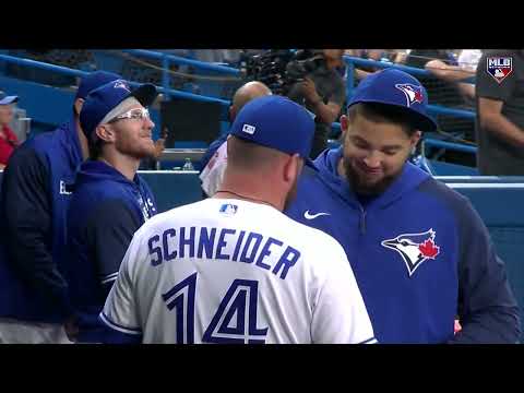 Blue Jays' 1st win with Schneider