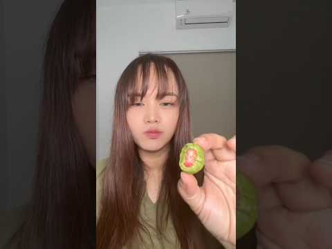 βGreen Tea Chocolate Filled with Dried Strawberry? This Japanese Snack is So Unique! π΅π