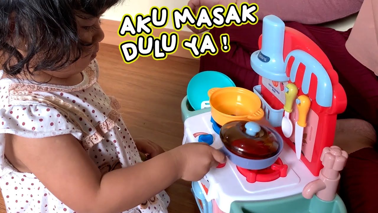Main Masak Masakan Pakai Mainan Kitchen Set Yang Ada Kompor & Cuci Piringnya ! Mainan Anak Perempuan