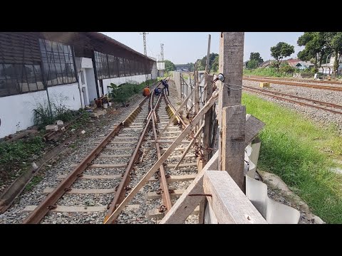 SAYA BERHASIL MENGINTIP ISI DARI PERCABANGAN JALUR KERETA API DI DALAM BALAYASA JEMBATAN !