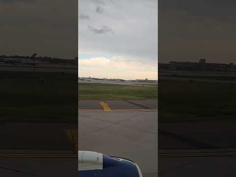 Taxi at MSP Minneapolis Airport. Let's 🛩 🛬 ✈️ ! www.hereigotravelcompany.com