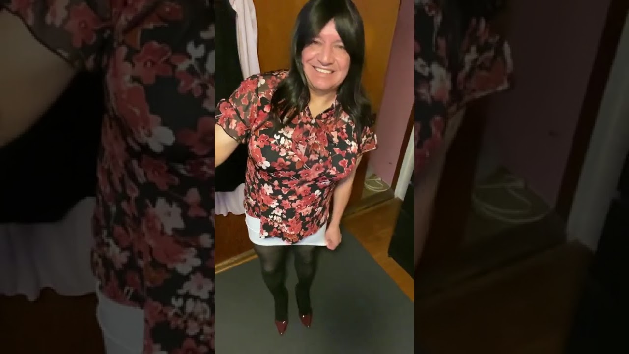 crossdresser red black design rose front bow top white tight skirt video