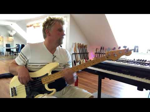 Squier Precision Bass Matt Freeman - ranked #297 in Electric Basses ...