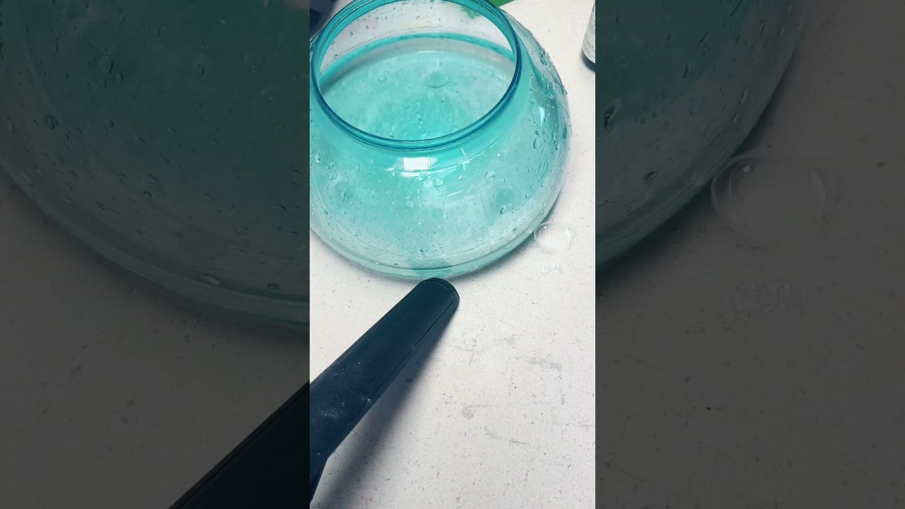 Sunday = reset mode 🧺🕯️ I’ve got my diffuser going with Bergamot from the KUKKA Essential Oil