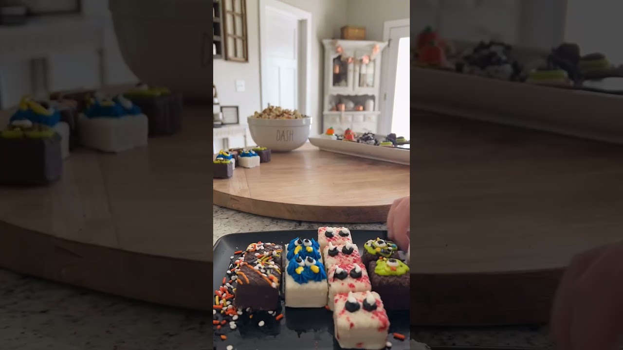 No Bake Halloween Dessert Charcuterie Board 👻 #charcuterie #desserts #halloween #halloweendesserts