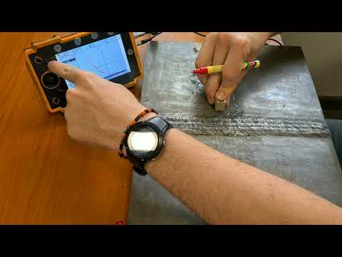 Finding and identifying a crack with ultrasonic testing A-scan representation