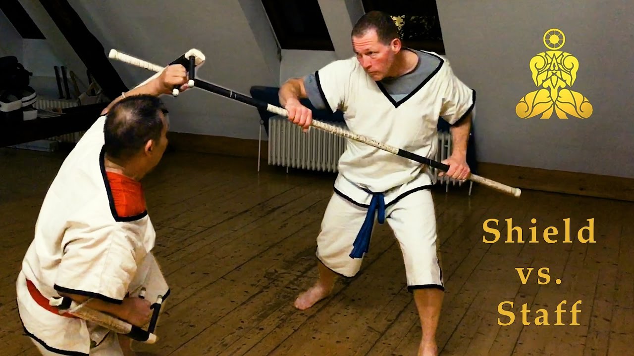 AWUD - Basic Shield vs. Quarterstaff Training and Techniques (Defensive shield)