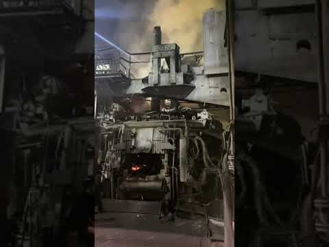 How does an Electric Arc Furnace work? ⚡ Watch this powerful steel-melting process! ???? #shorts