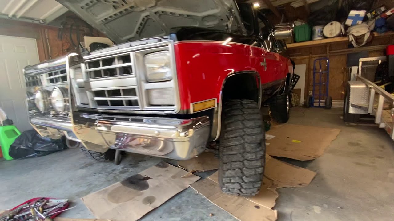 Stock Pitman arm compared side-by-side to drop skyJacker on 1988 k5 Blazer with a 3” lift