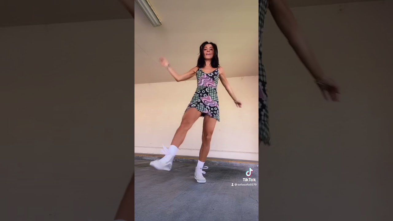 Happy dancing. Shuffle/cuttingshapes.