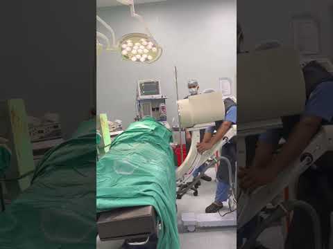 Surgeon’s Hands Dancing to Guide X-ray Machine in Operation Theatre! ????