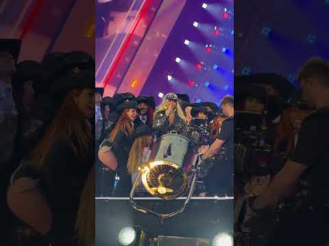 Beyoncé performs TEXAS HOLD ‘EM at Tottenham Hotspur Stadium, London 10.06.25