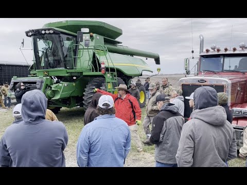 2010 John Deere 9770 STS Combine with 1949 Engine Hours Sold on Chillicothe, MO Farm Auction