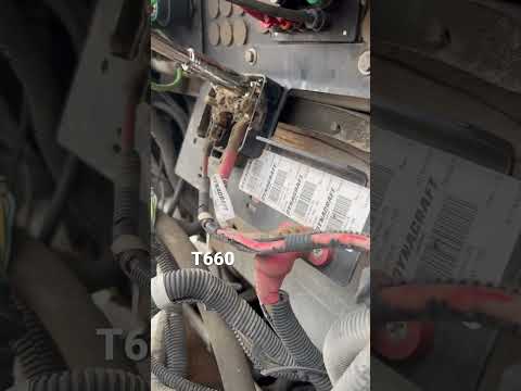 2013 Kenworth T660 mega fuse replacement