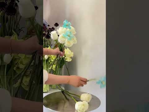 Today is blue one ☝️💐 #florist #flowerdesign #craftingjoy #flowerarrangements #flowers