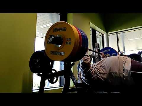 Bench press 2reps x 250kg / 551lb