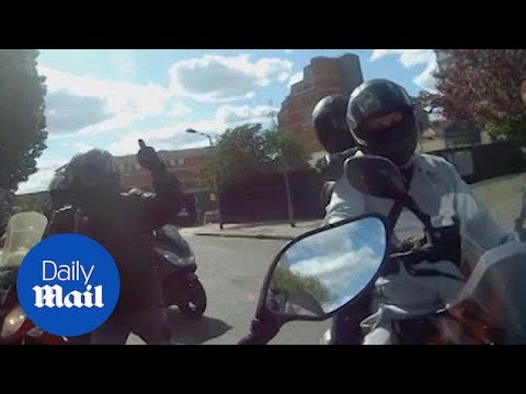 Moment motorbike thieves attack man with a fire extinguisher - Daily Mail