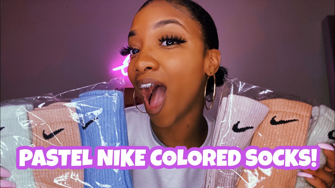 PASTEL COLORED NIKE SOCKS!