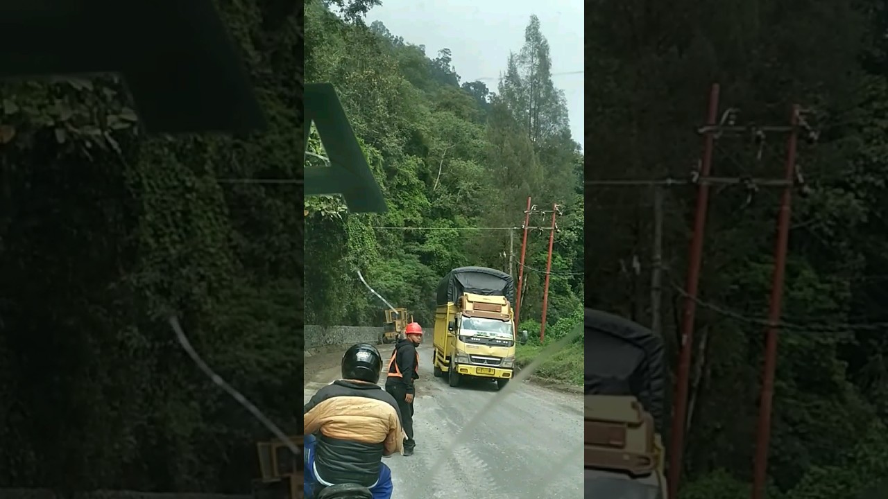 Lagi Operasi Pelebaran jalan lintas jalan beraktivitas Satu jalur dan harus sabar untuk pengendara