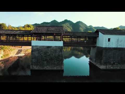 Rainbow Bridge of Qinghua Town, one of the most beautiful gallery bridges in China