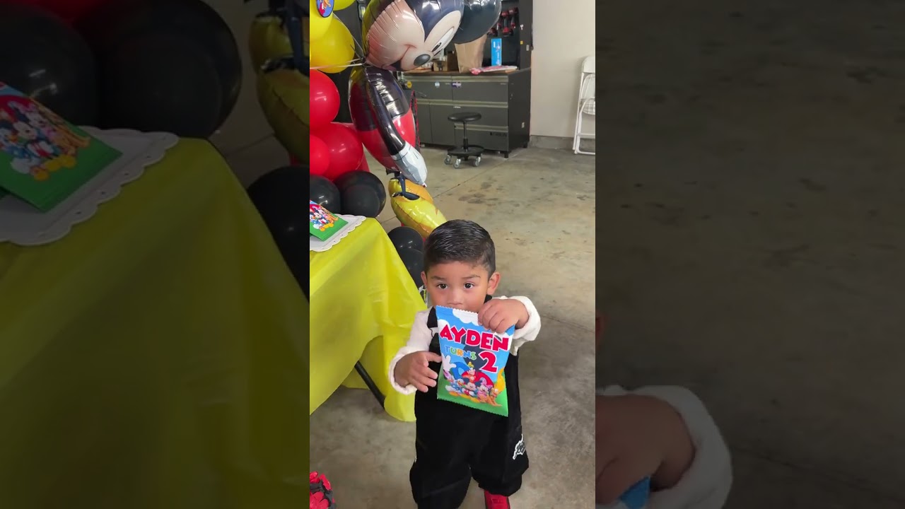 Cajas/bolsas de postres y dulces preparadas para la fiesta de cumpleaños de Baby Ayden con temáti...