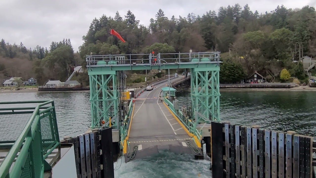 M/V Chetzemoka Departing Tahlequah