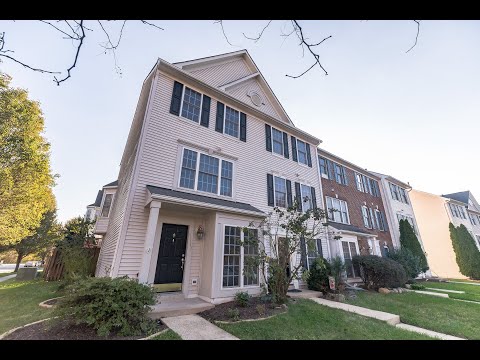 42847 Pilgrim Sq, Chantilly, VA 20152