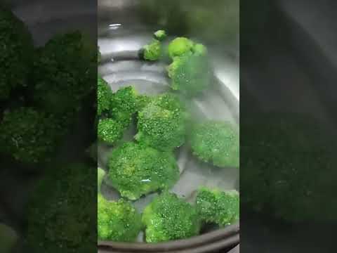 Blanch broccoli with vinegar prior to cook and see the difference | Cooks Delight